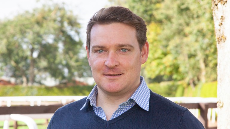 Barry Mahon se pone los zapatos Grimthorpe cuando Judmonte presenta una ...